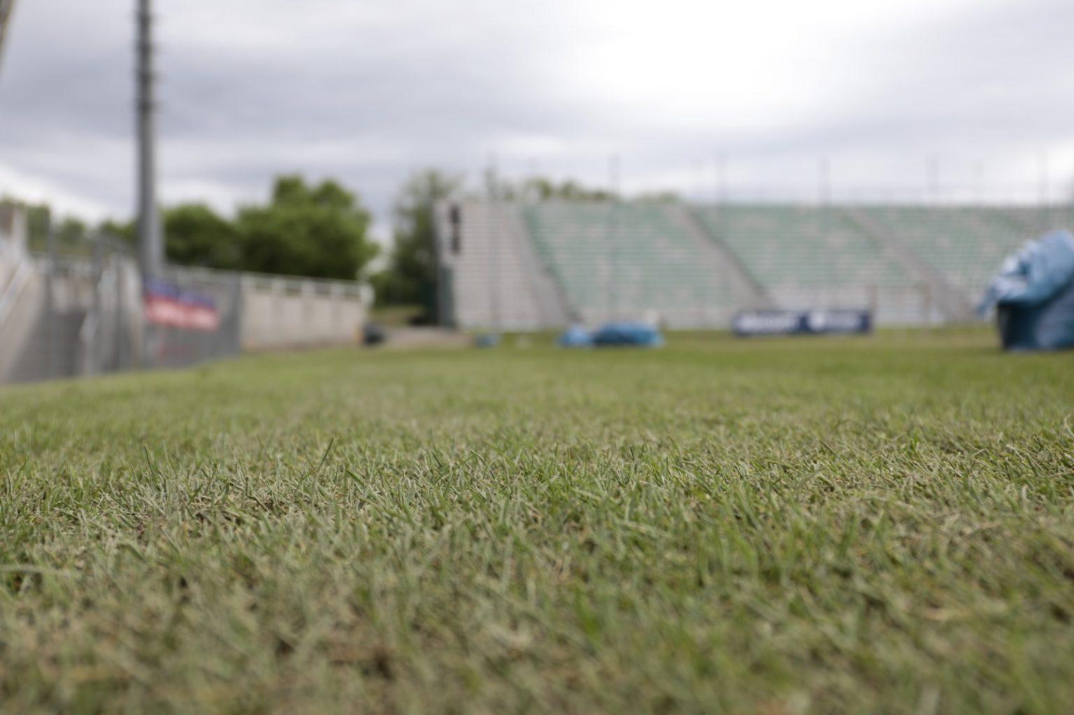 Travaux Ligue 1 : la pelouse arrive ! - Clermont Foot